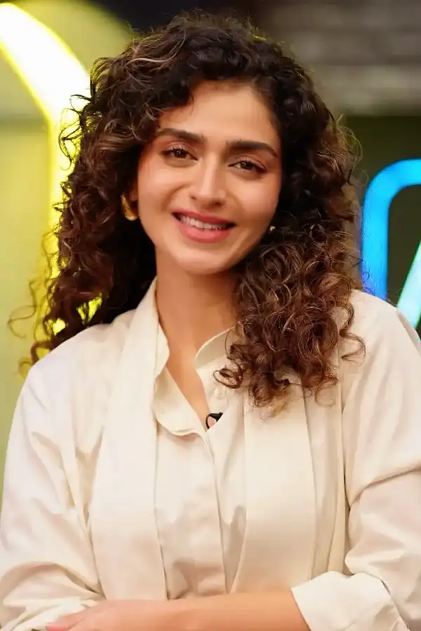 Hajra Yamin Drama list, Age, Biography - PakDramas