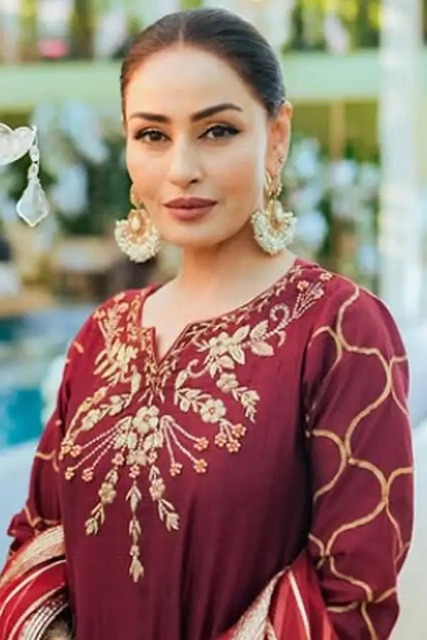Erum Akhtar Drama list, Age, Biography - PakDramas