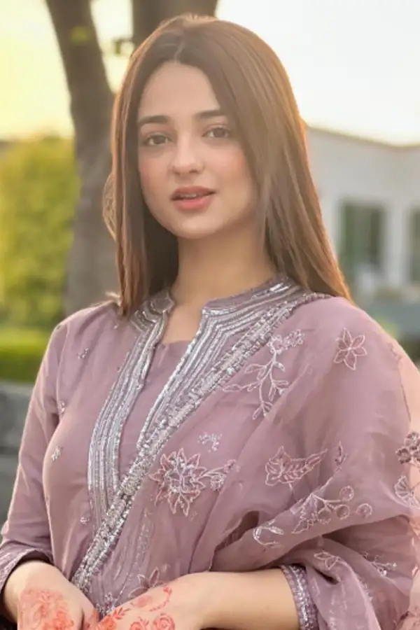 Mahnoor Malik Drama list, Age, Biography - PakDramas
